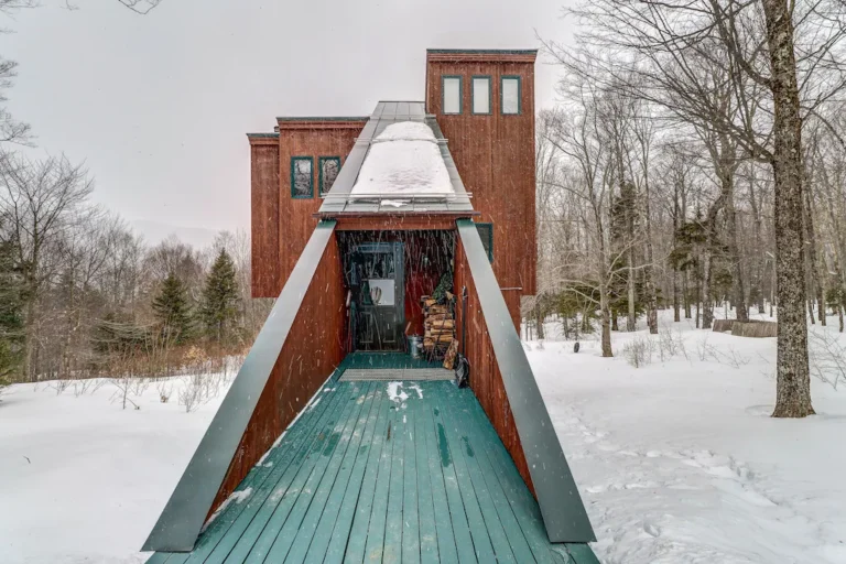 Unique Treehouse Cabins in Vermont (that you will fall in love with)