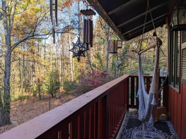 Treehouse Cabins in North Carolina (For every budget and taste)