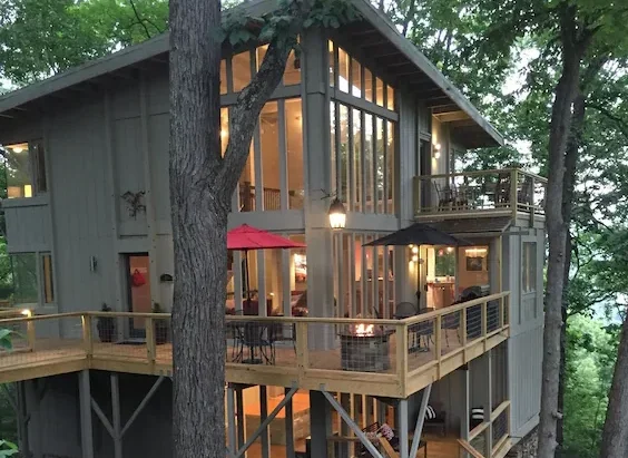 Treehouse Cabins in North Carolina (For every budget and taste)