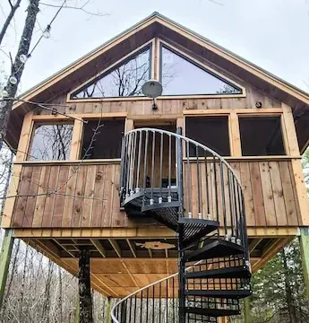 Best Treehouse Cabins in Maine ️ (For every taste & budget)