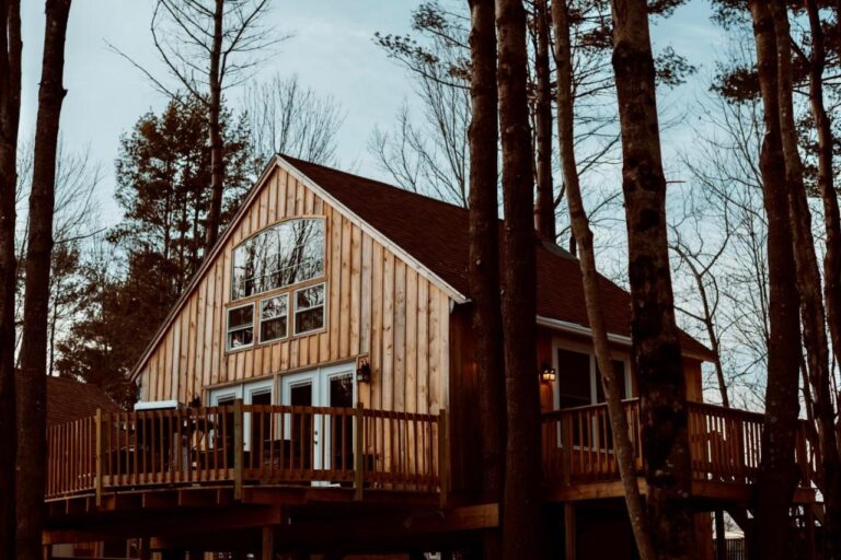 Best Treehouse Cabins in Maine ️ (For every taste & budget)