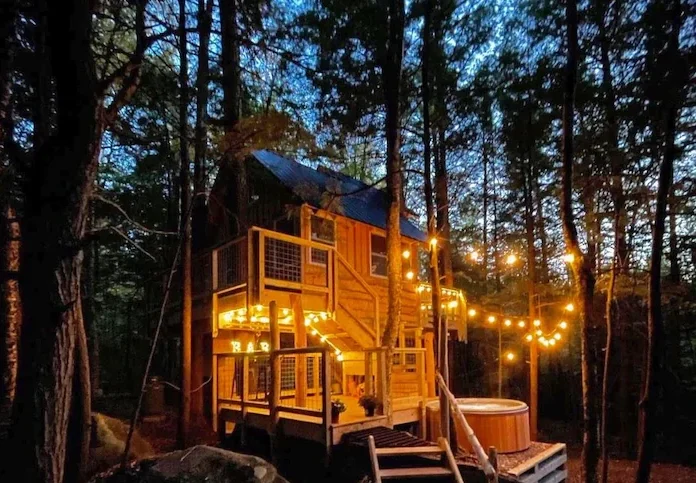 Best Treehouse Cabins in Maine ️ (For every taste & budget)