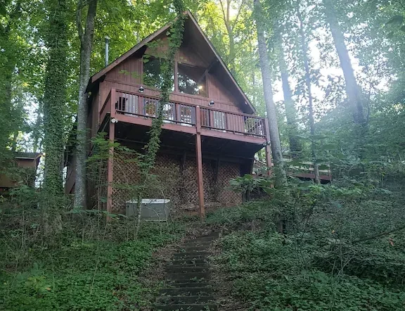 Exploring the Best 18 Treehouse Cabins in and near Atlanta